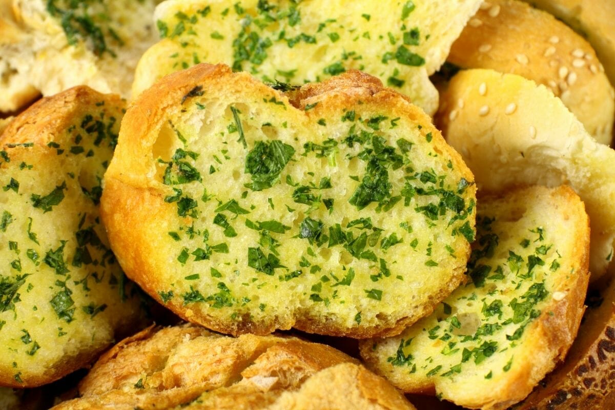 8 Classic Side Dishes You Should Serve With Ravioli - The Rusty Spoon