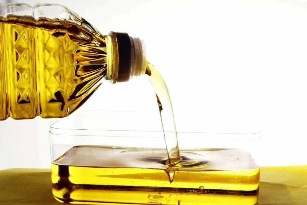 Can You Use Vegetable Oil Instead Of Canola Oil? (Yes & No – Find Out ...