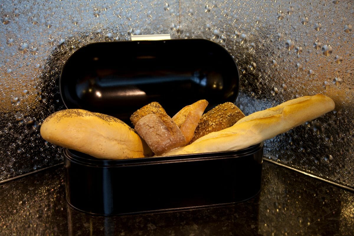 Easy Ways To Know How To Stop Bread From Going Moldy - The Rusty Spoon
