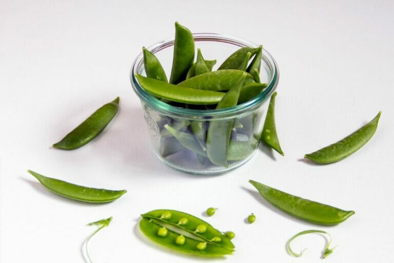 Can You Eat Sugar Snap Peas Raw? (And Health Benefits) - The Rusty Spoon