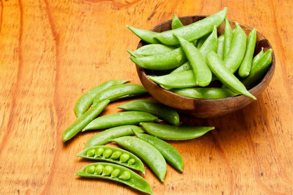 Can You Eat Sugar Snap Peas Raw? (And Health Benefits) - The Rusty Spoon