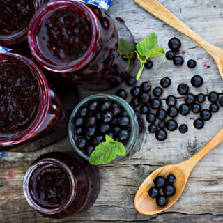 What Does Black Currant Taste Like? - The Rusty Spoon